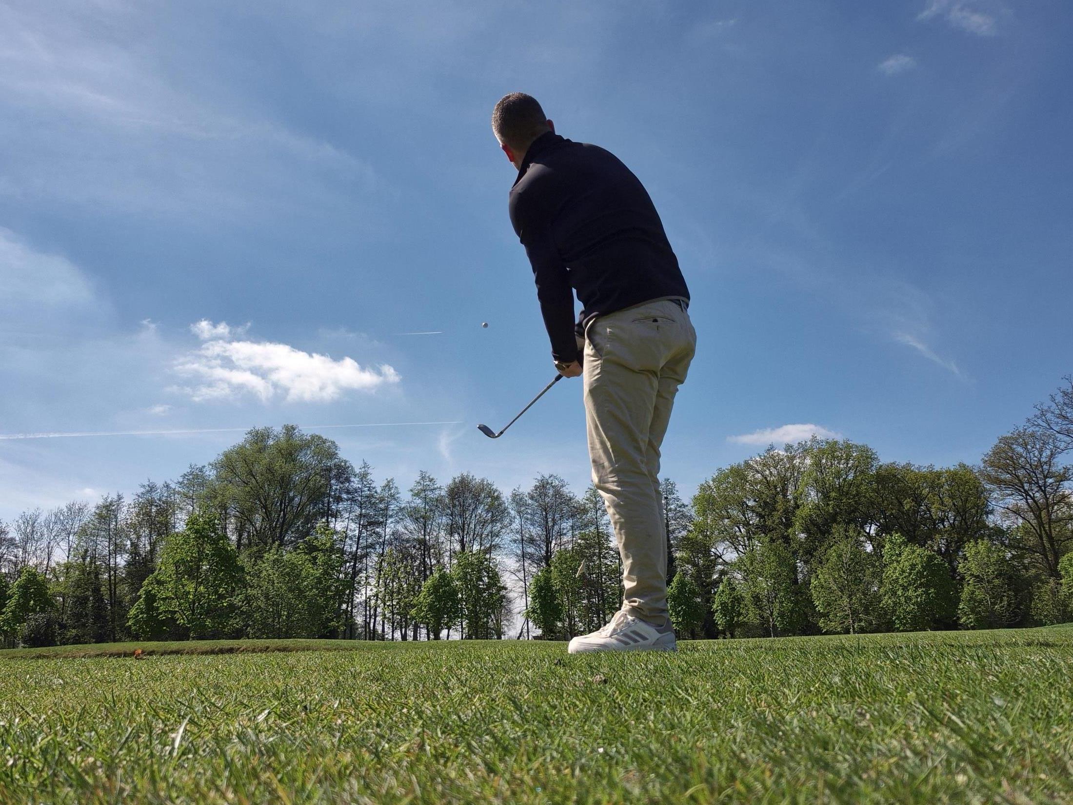 Roy verlaagt zijn handicap na 'beste tip ooit' van golfpro • Golf.nl