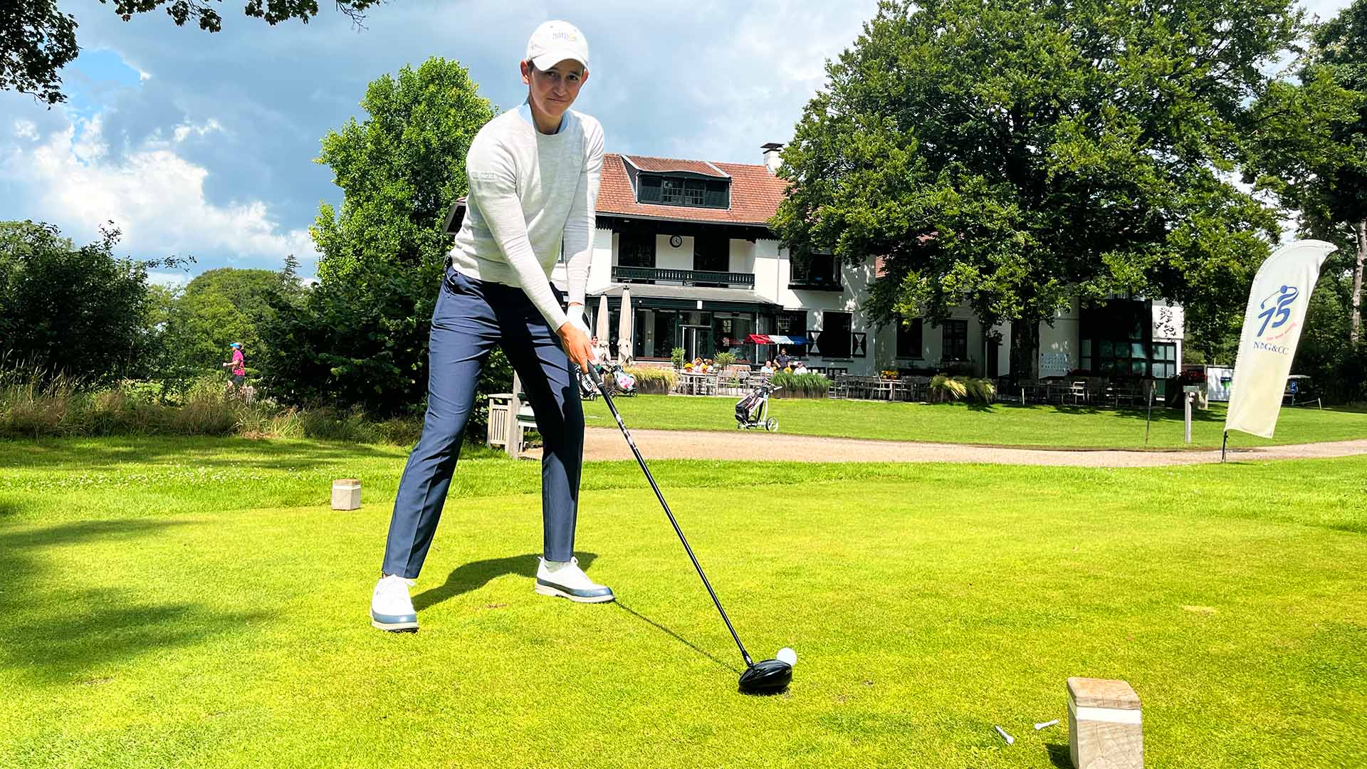 Spelen naar een smalle fairway is altijd spannend, maar Dewi Weber ...