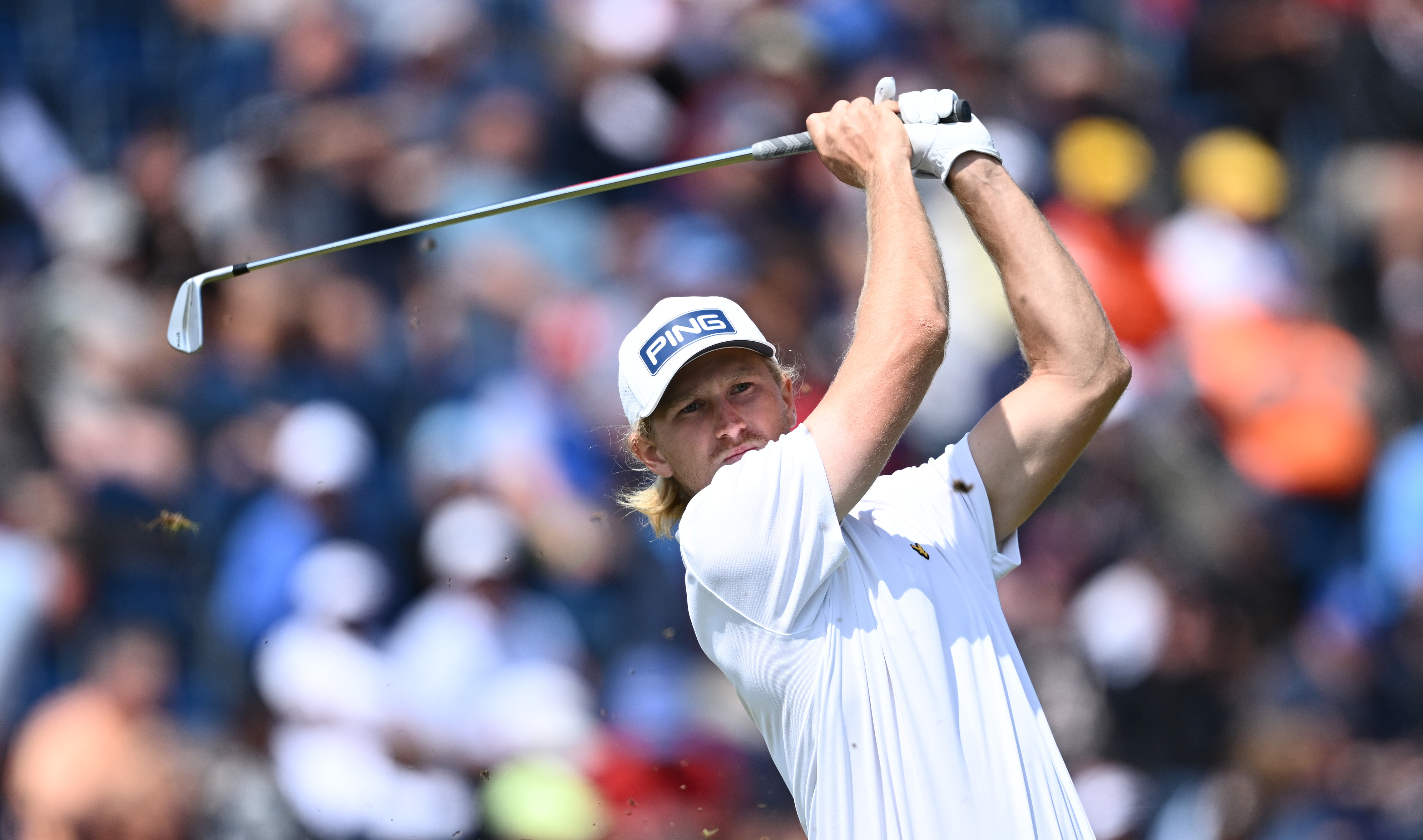 Golftip: hoe sla je een lage bal in de wind met minder spin? • Golf.nl