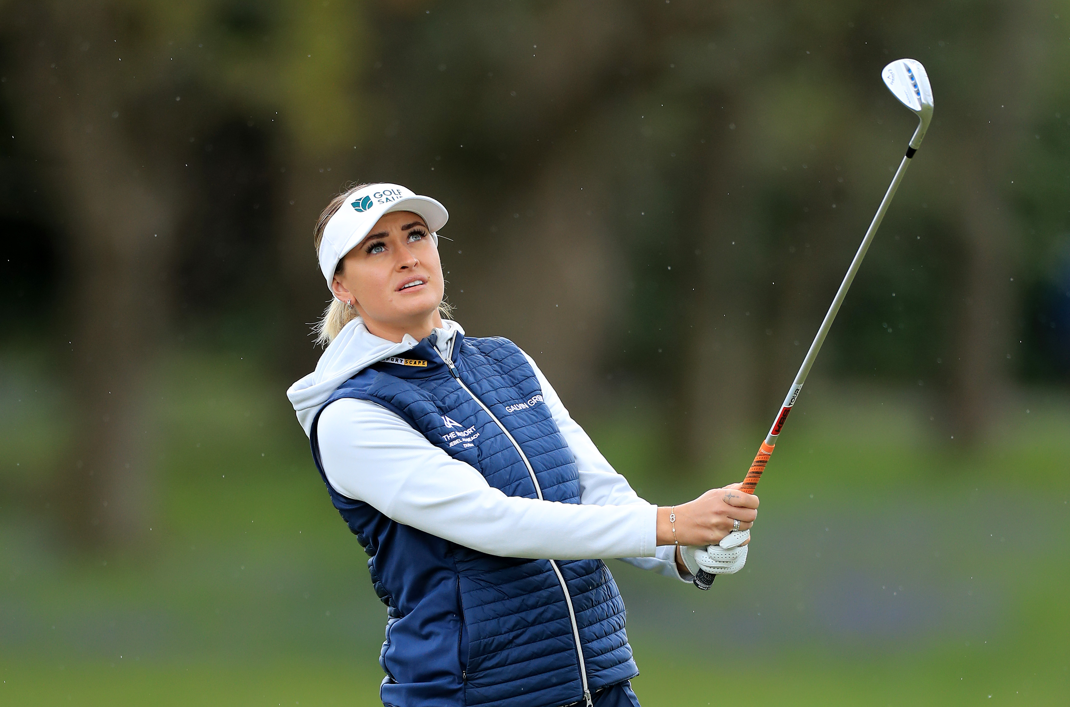 Deze topspeelster laat zien hoe je een goede swingbaan kunt trainen ...