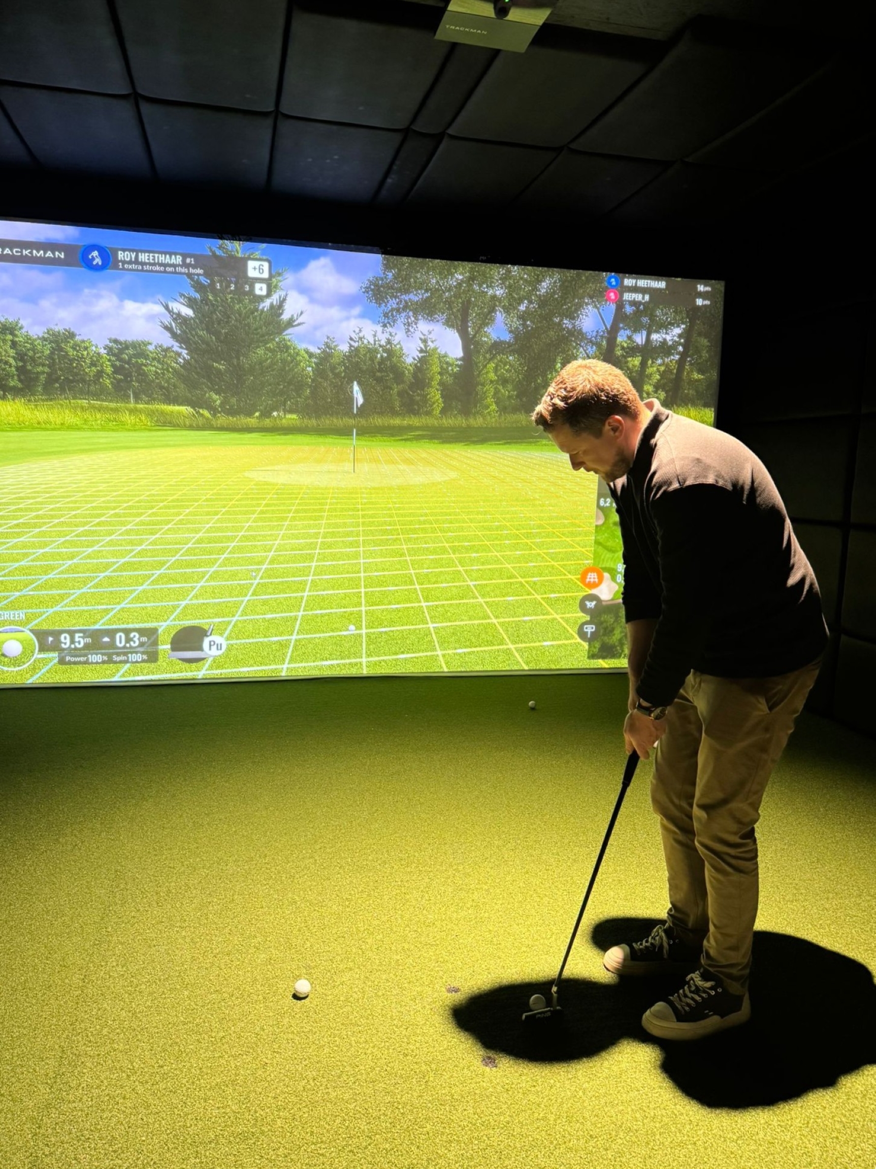 Roy leert veel van 18 holes indoorgolf bij RUFF: 'Golfen is net als ...
