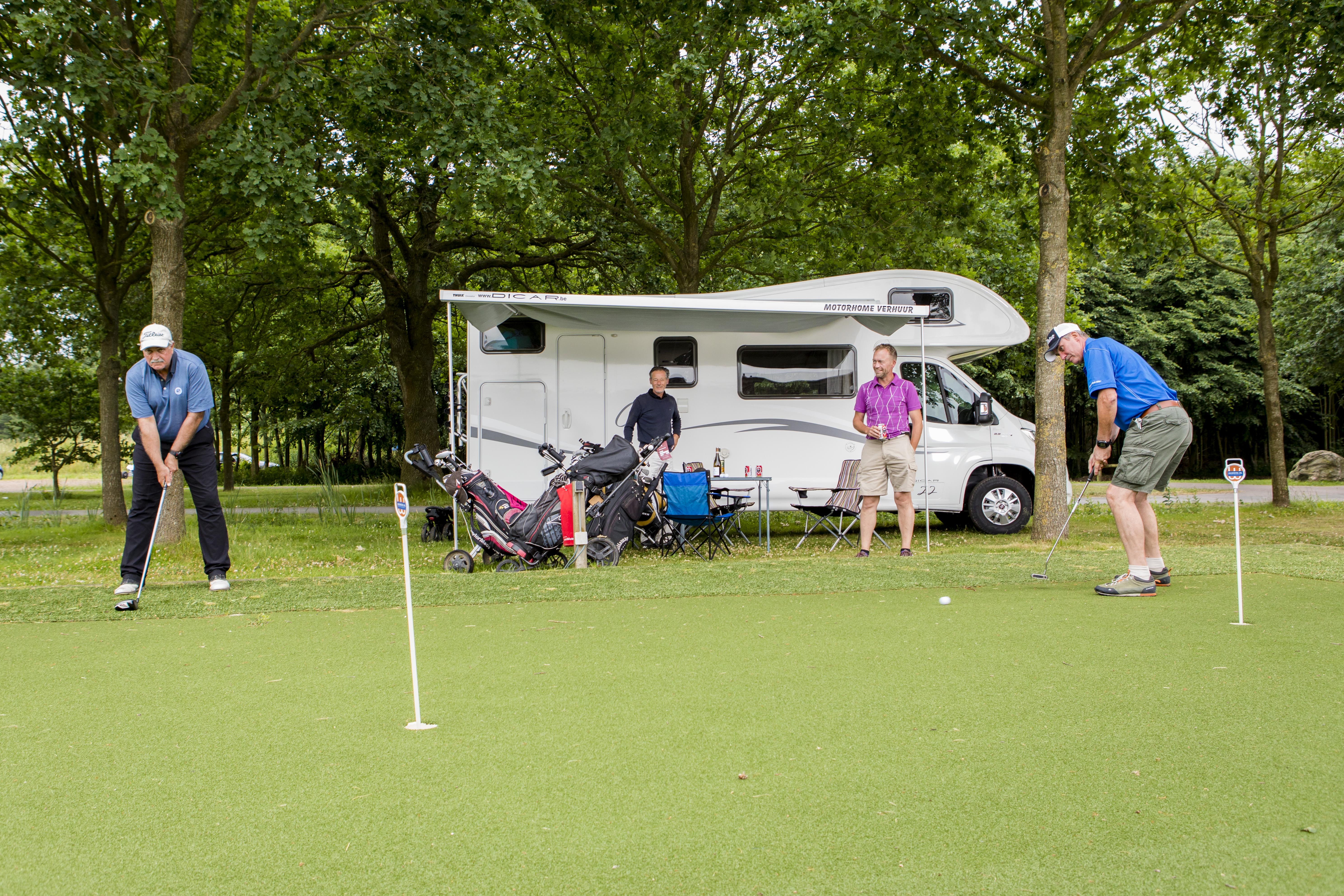 Kamperen met je camper naast de golfbaan • Golf.nl