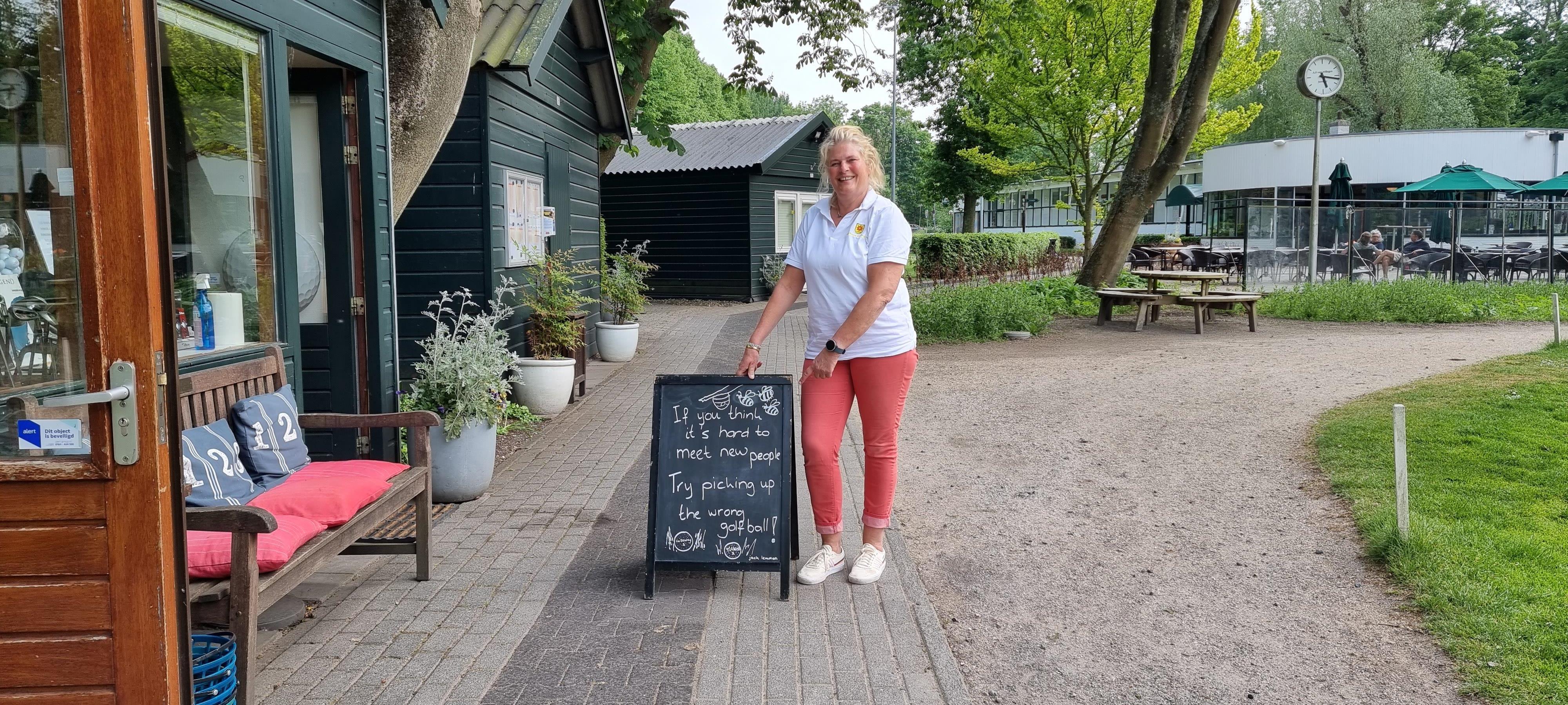 Ontvangen met een knipoog die je doet glimlachen • Golf.nl