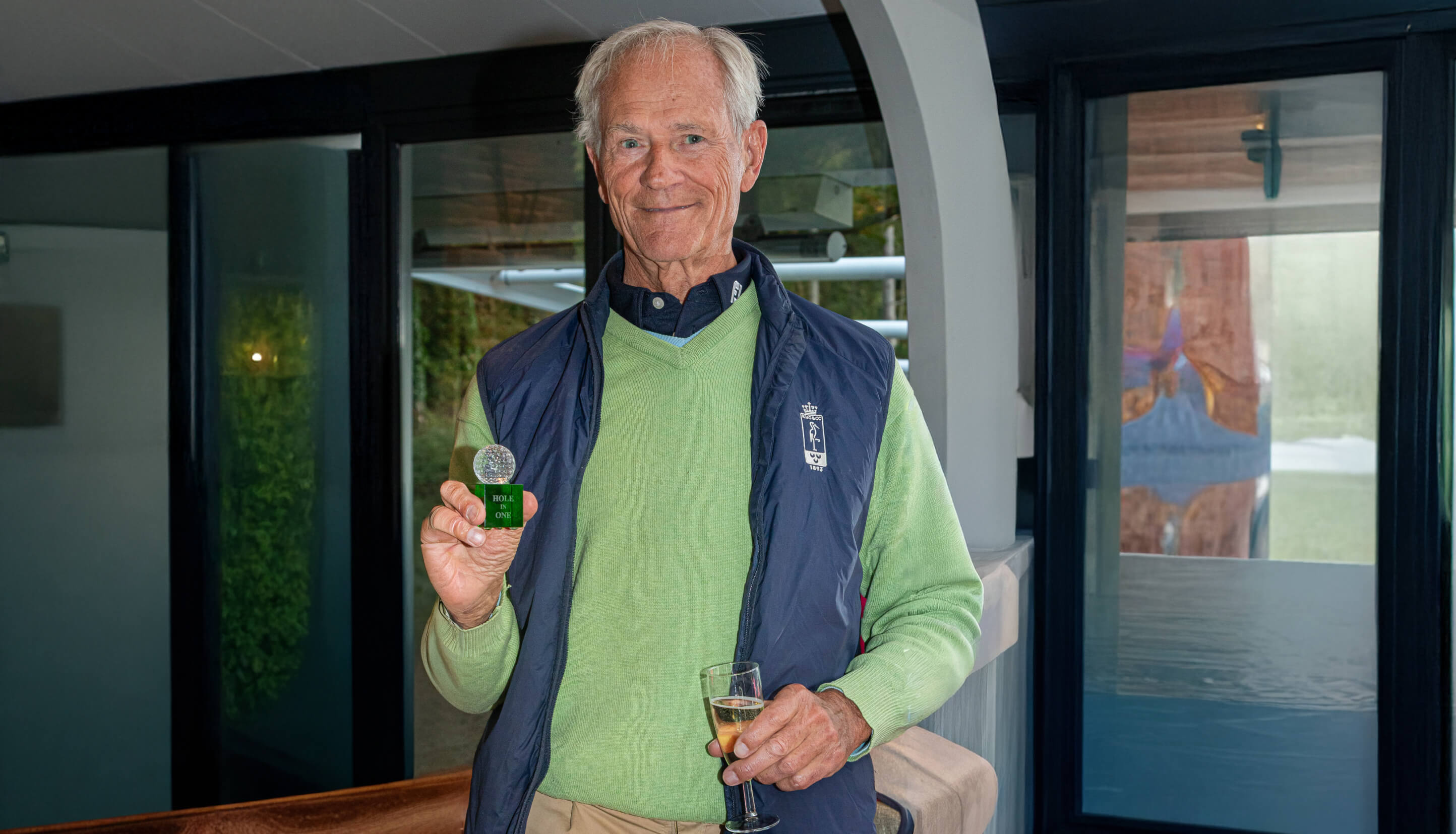 Rob Sanders (85) maakt zijn vierde hole-in-one: 'Gezond oud worden is ...